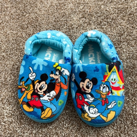 Disney | Shoes | Nwot Disney Kids Slippers | Poshmark